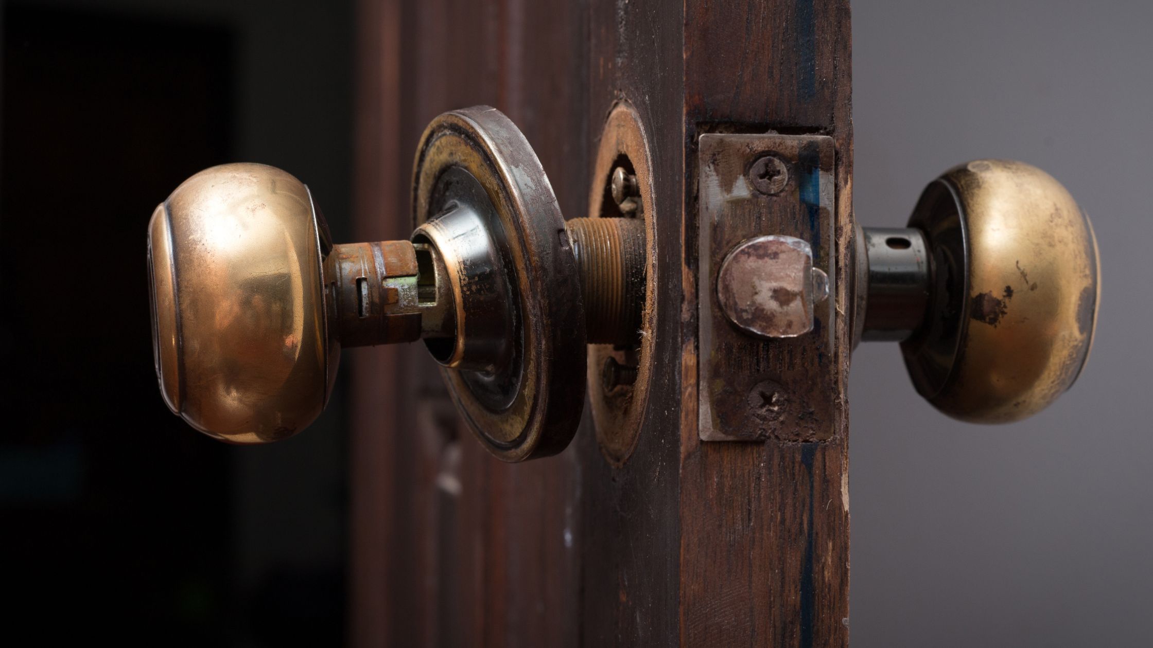 How Do Door Knobs Work? - Colin Can Help Library
