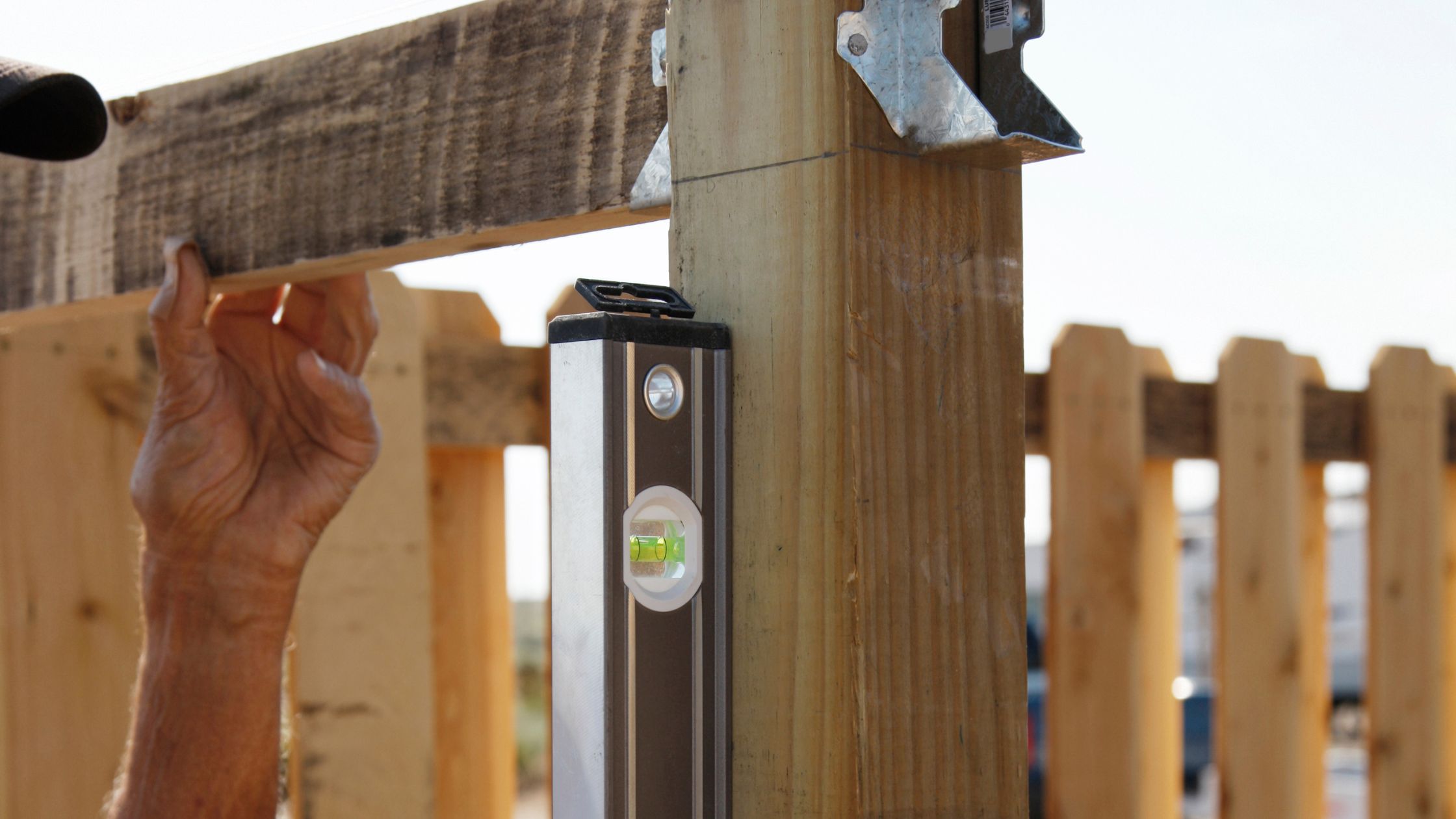 How To Properly Level a Fence - Colin Can Help Library